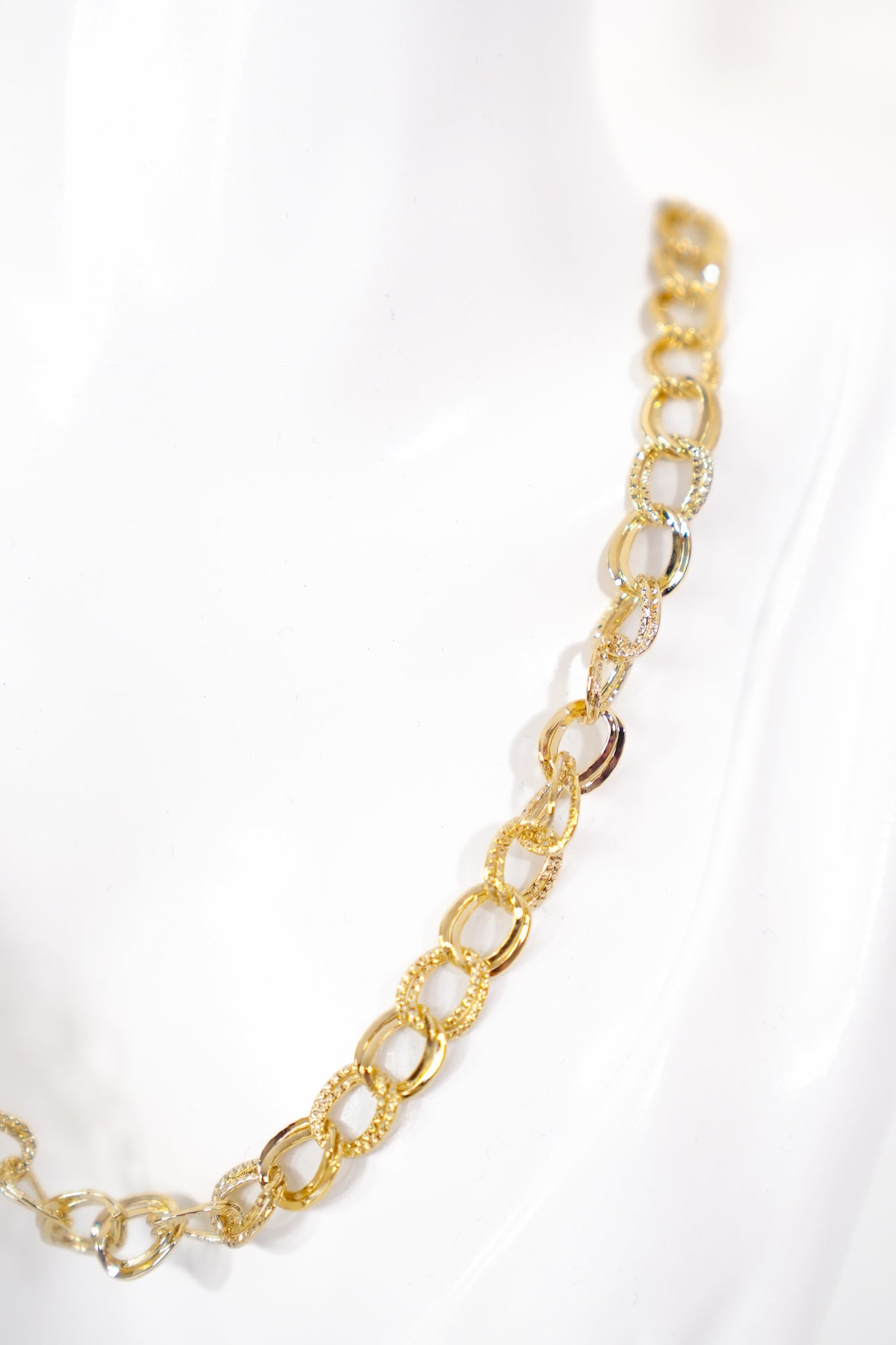 Treasure Jewels Gold Circle Chain Necklace – Freckled Poppy